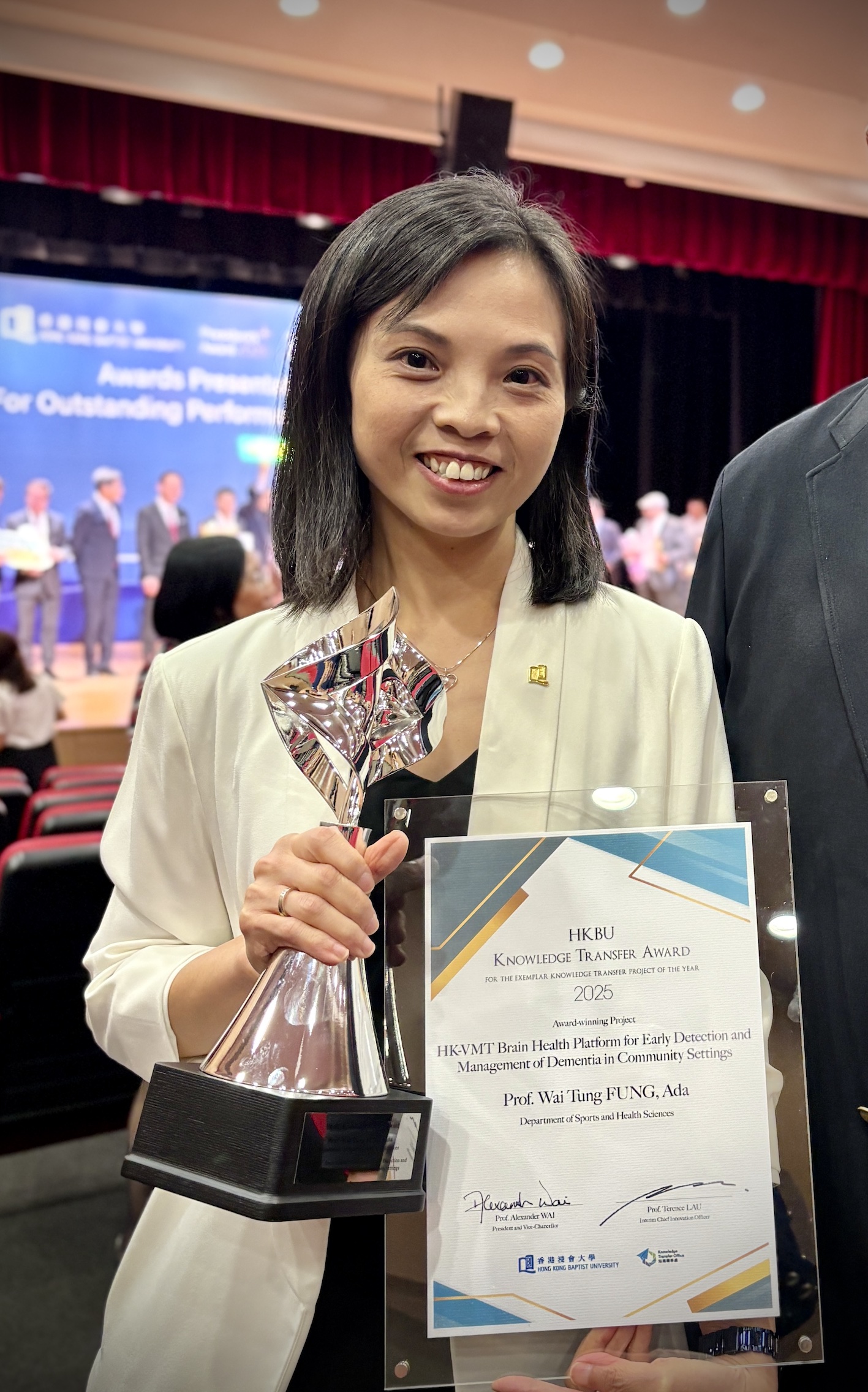 LCDRI Director Prof Ada Fung received HKBU Knowledge Transfer Award
